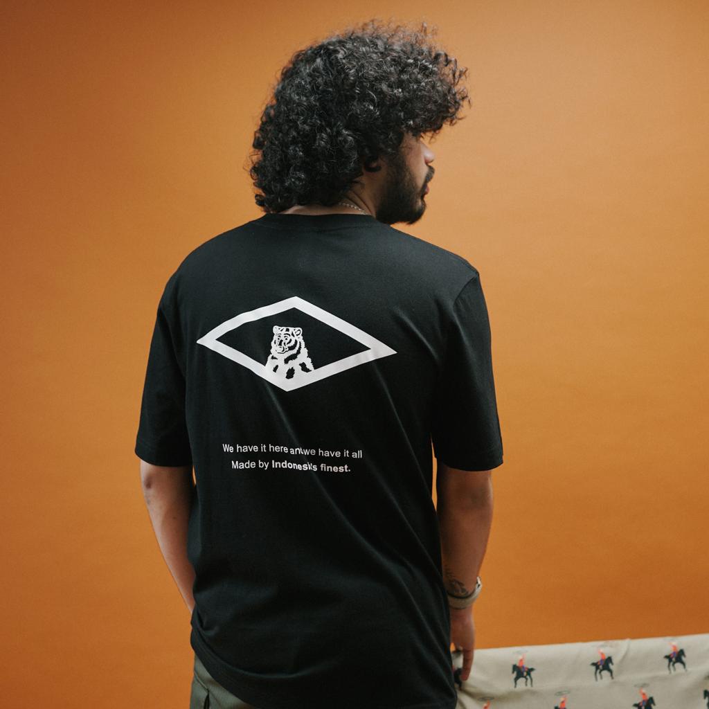 Jual UNKL347 T-Shirt Hitam Bahan Combed Motif Simpel CTAH | Shopee ...