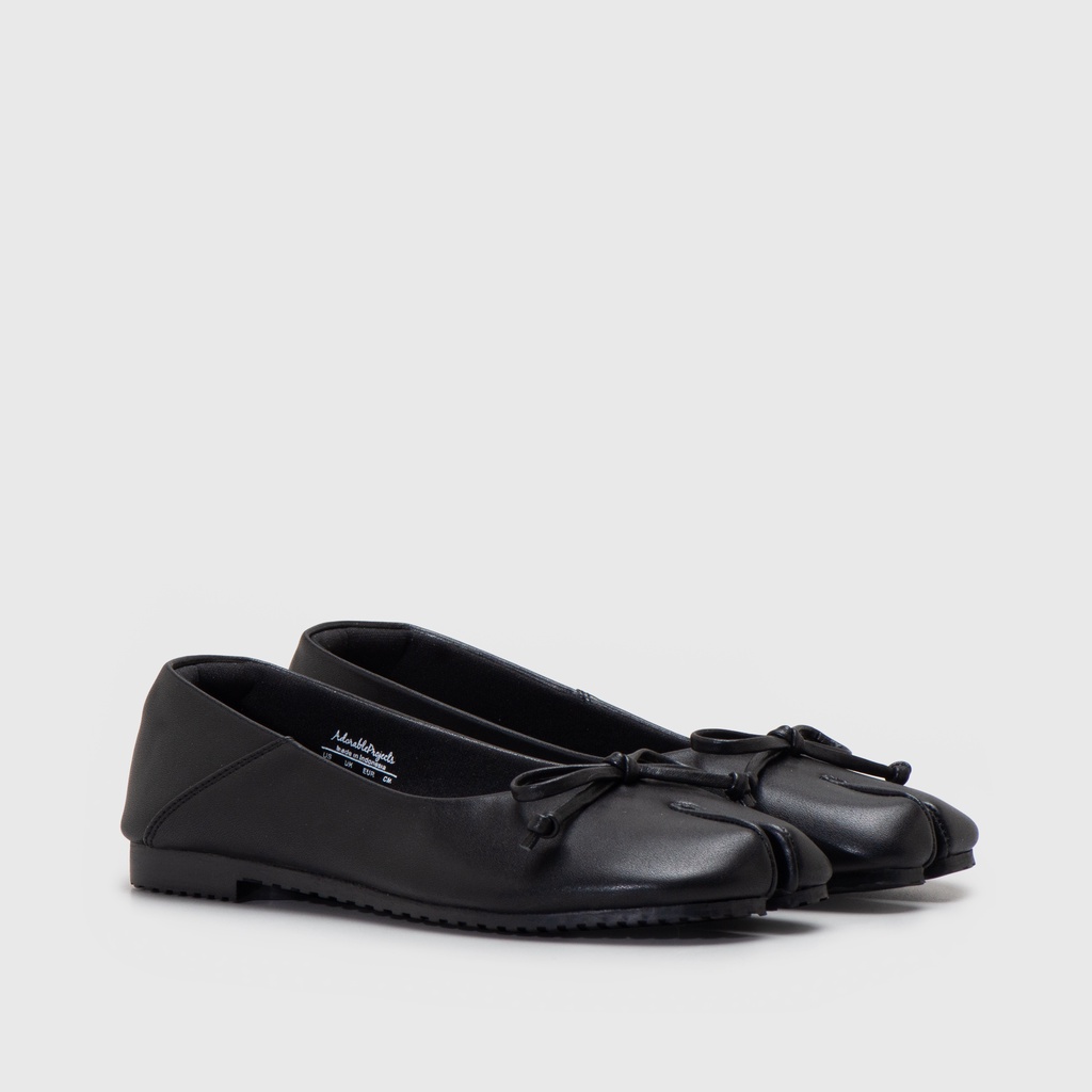 Jual Adorableprojects - Evodia Flat Shoes Black - Sepatu Tabi | Shopee ...