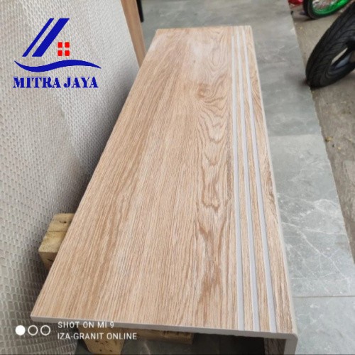 Jual Keramik granit tangga 30x90 30x80 30x100 motif kayu list custom ukuran Keramik motif kayu ...