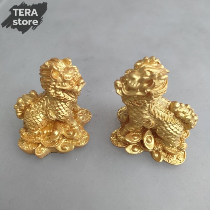 Jual feng shui patung sepasang qi lin kilin emas di atas tumpukan koin ...