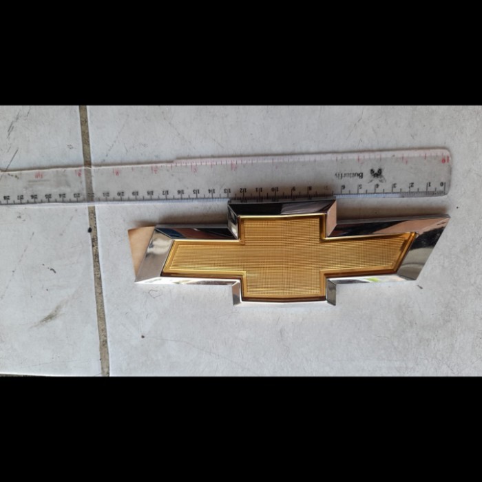 Jual Emblem Bagasi Logo Chevrolet Spin original GM 52017844 bermutu ...