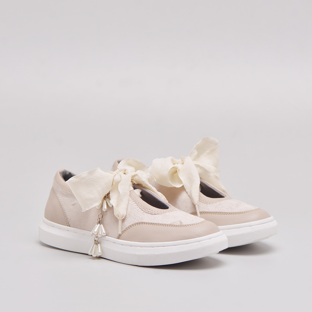 Jual Adorable Projects - Luely Sneakers Cream - Sepatu Wanita | Shopee ...