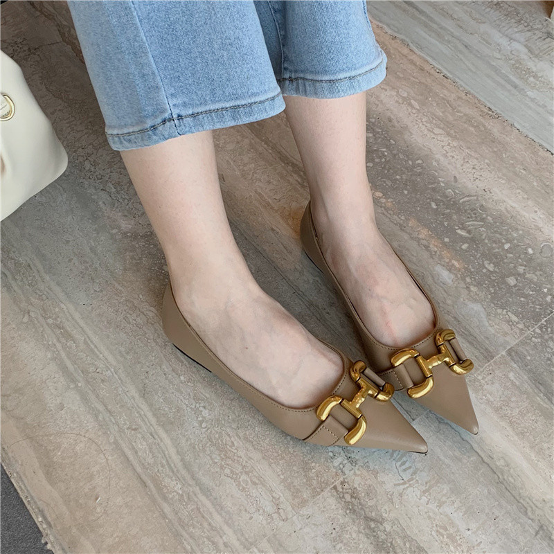 Jual Sepatu flat wanita impor dengan gesper logam runcing dan alas ...