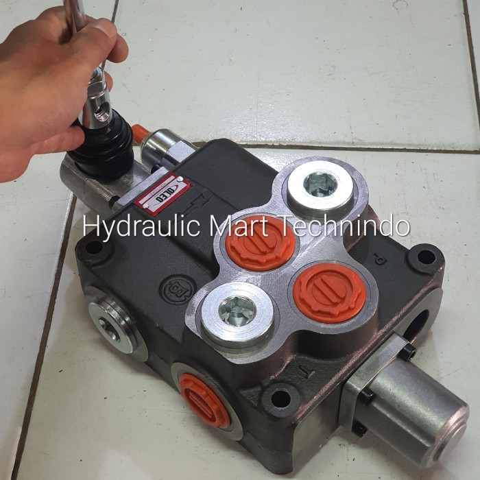 Jual hand control valve hydraulic 120 LPM - 1 tuas Detent port '1 inch ...