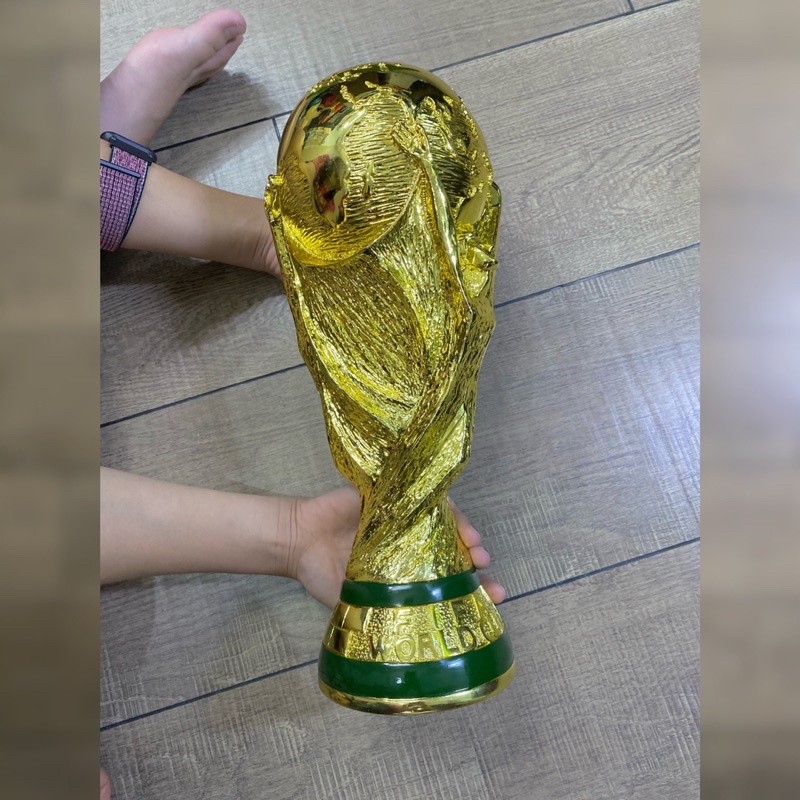 Jual Replika Trofi Piala Dunia Real Size 1:1 / Trofi Piala Dunia Ukuran ...