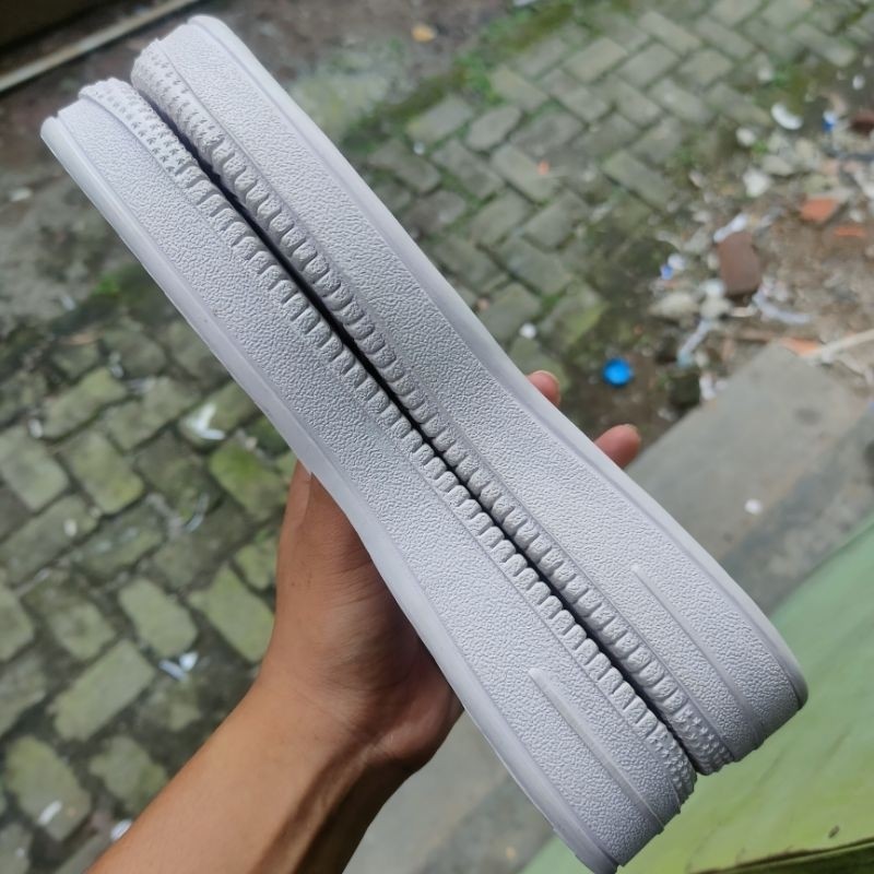 Jual outsole Nike af1 air force one economis putih dan hitam murah 37 ...