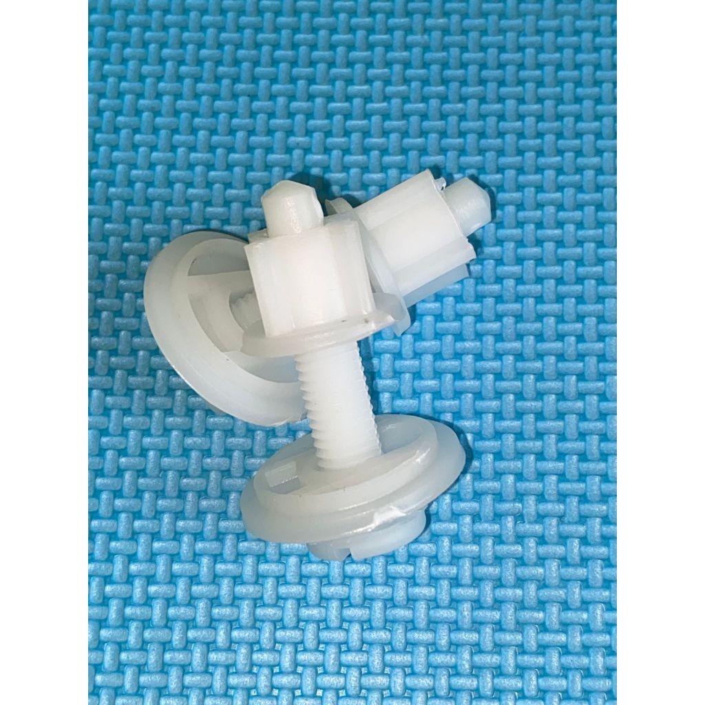 Jual baut tutup closet toto i108 baut seat cover toilet kloset duduk ...