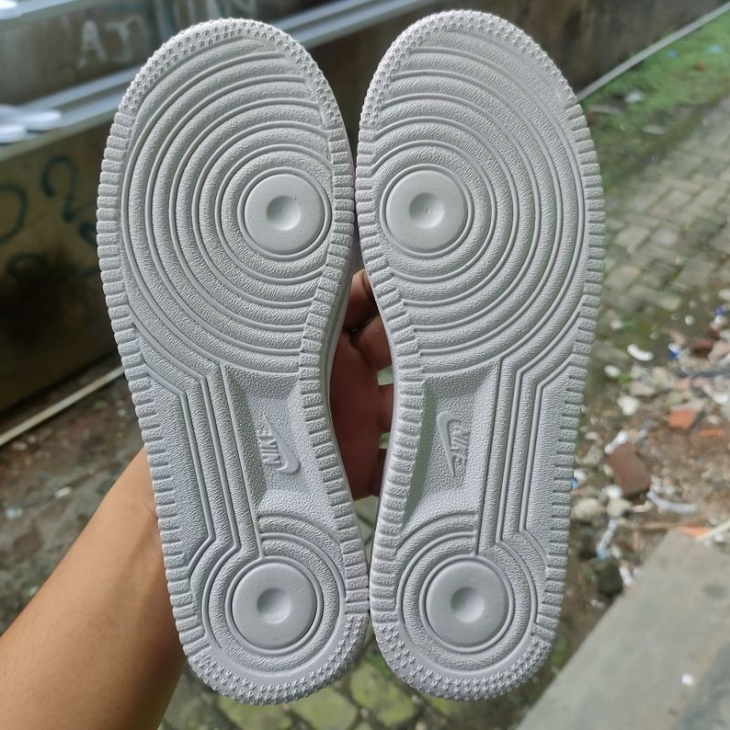 Jual outsole Nike af1 air force one economis putih dan hitam murah 37 ...