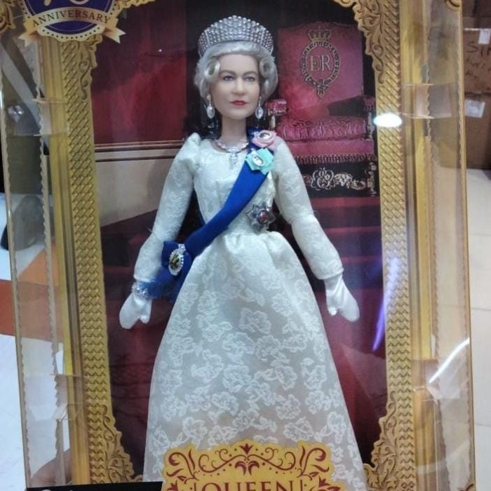Jual Barbie Signature Queen Elizabeth II | Shopee Indonesia Jual Barbie Signature Queen Elizabeth II | Shopee Indonesia