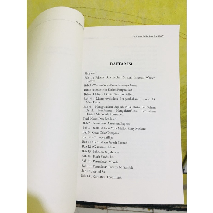 Jual SALE - The Warren Buffett Stock Portfolio - Mary Buffett (Buku ...