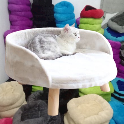 Jual sofa kucing 3 tiyang untuk santai dan ada bola main nya di bawa ...