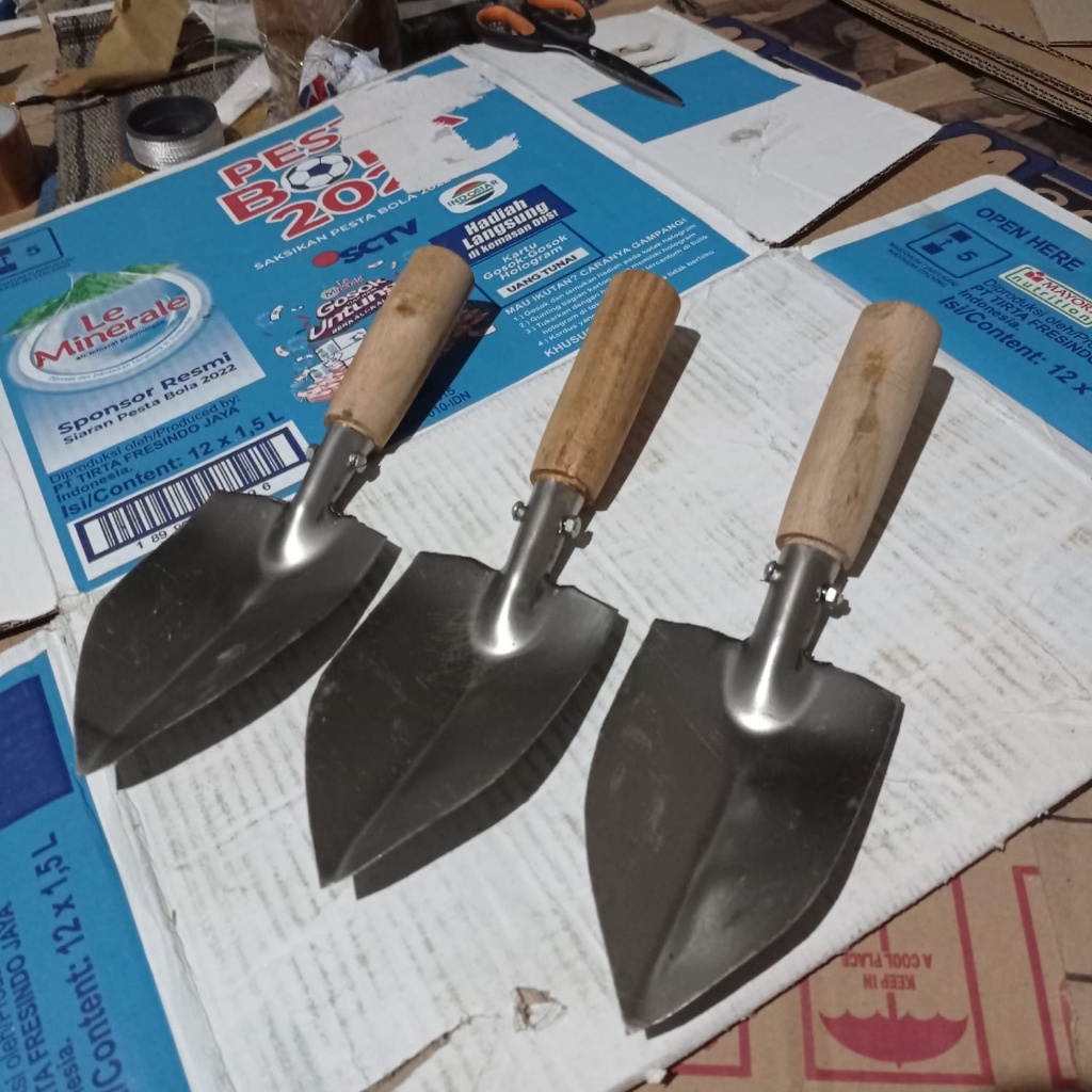 Jual Sekop Lancip Taman - Sekop Penggembur Tanah - Sekop Mini Penyiang ...