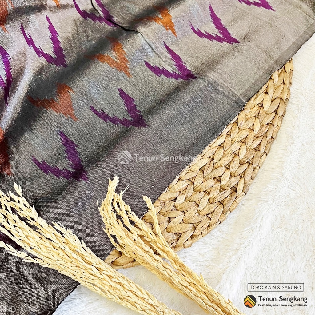 Jual Kain Tenun Ikat Sutra Bugis Makassar Taro Kehitaman - Tenun ...