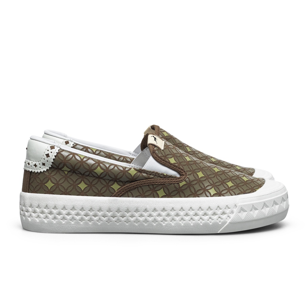 Jual Sepatu Compass Retrograde Slip On Kawung Camel | Shopee Indonesia