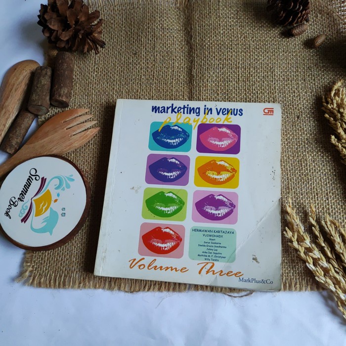 Jual MARKETING IN VENUS playbook volume three original | Shopee Indonesia