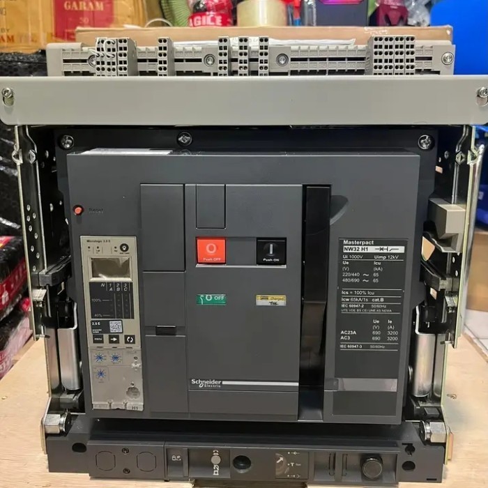 Jual ACB 3P 1250A MANUAL NW12H13D2EH 65kA H1 DRAWOUT SCHNEIDER Air Circuit Breaker (ACB ...