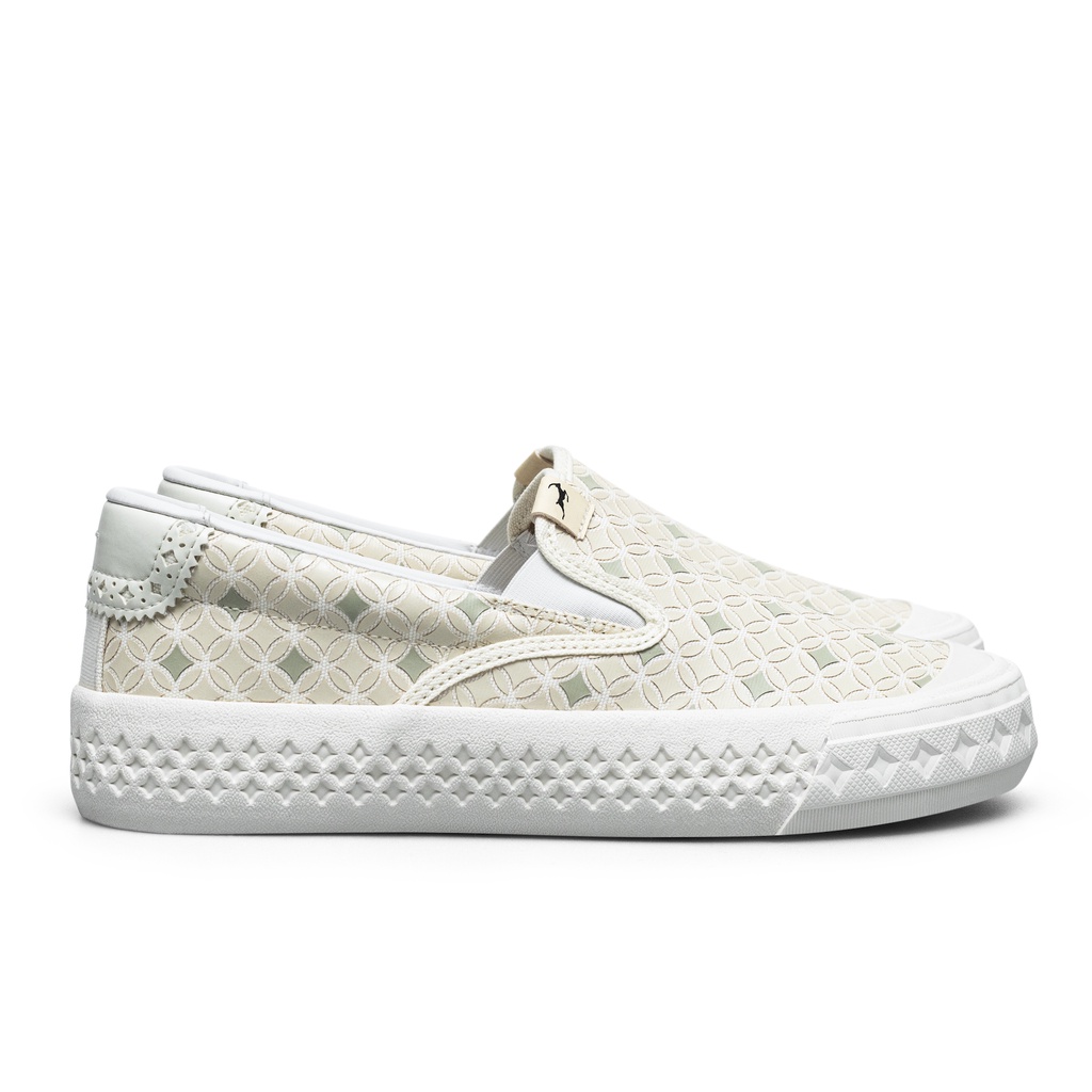 Jual Sepatu Compass Retrograde Slip On Kawung Cream | Shopee Indonesia