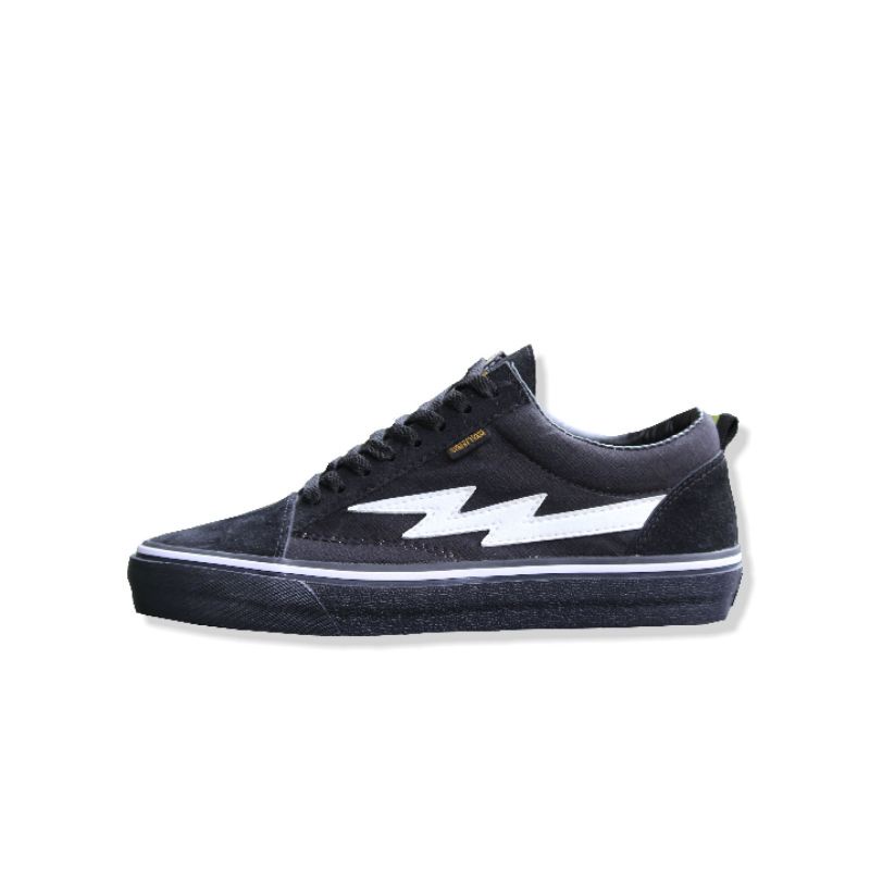 Jual Word Division Classic - Triple Black / White Stripe | Shopee Indonesia