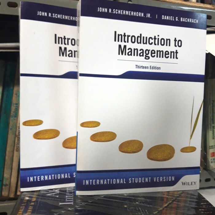 Jual Buku Introduction To Management. 13 edition. John Schemrhorn | Shopee Indonesia