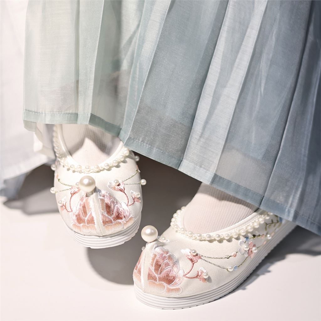 Jual Beaded Hanfu shoes with elevated ancient style raised head cloth ...