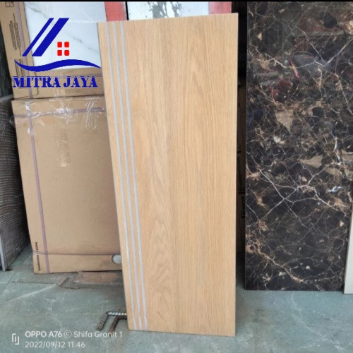 Jual keramik granit tangga 30x80 20x80 pijakan motif kayu stepnosing custom Keramik motif kayu ...
