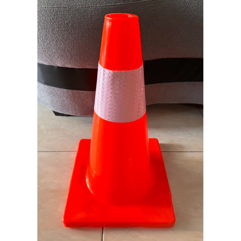 Jual Traffic Cone Rubber 45cm / Kerucut Lalu Lintas Oranye 45 cm | Shopee Indonesia