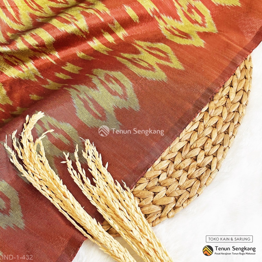 Jual Kain Tenun Ikat Sutra Bugis Makassar Jingga Bata - Tenun Sengkang ...