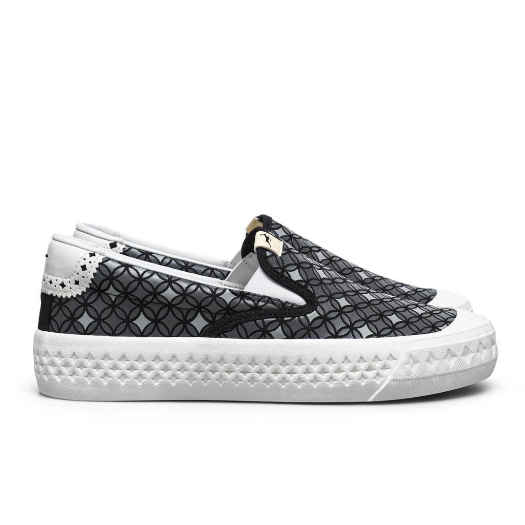 Jual Sepatu Compass Retrograde Slip On Kawung Black | Shopee Indonesia