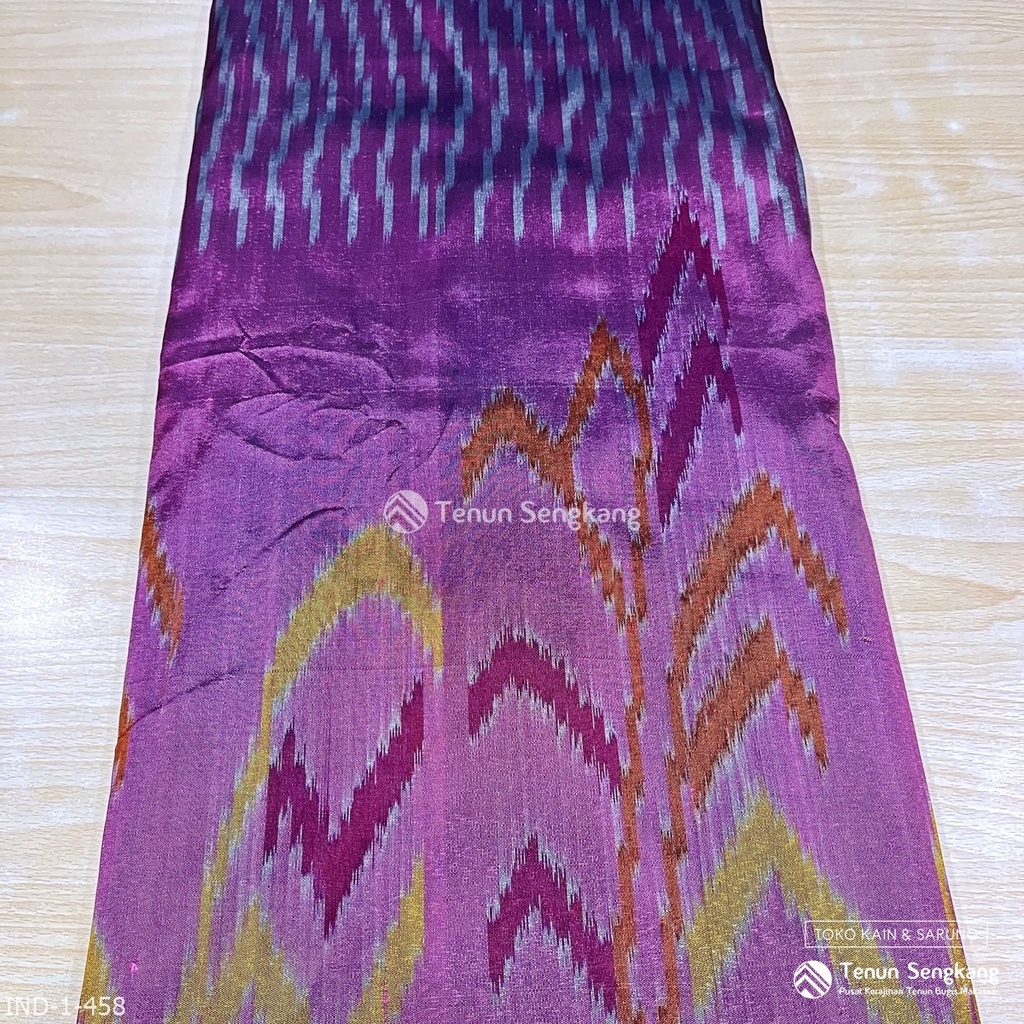 Jual Kain Tenun Ikat Sutra Bugis Makassar Magenta - Tenun Sengkang IND-1-458 (Harga per 0,5 ...
