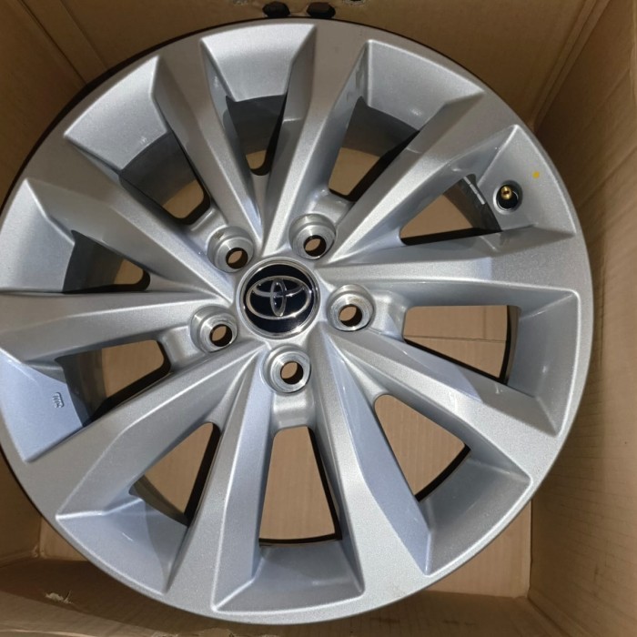 Jual 4 pcs Velg mobil Ori Toyota Innova Zenix Hybrid Type V Bekas Ring ...