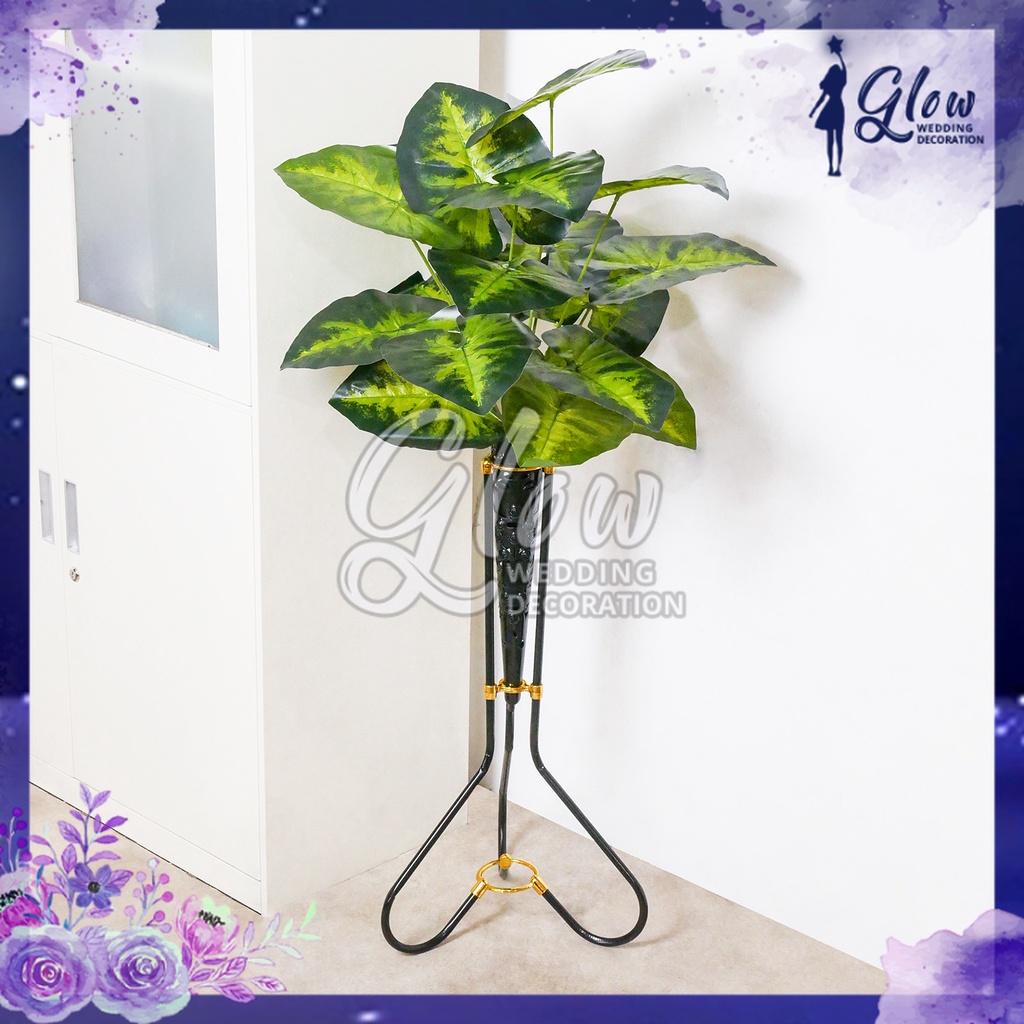 Jual Vas Bunga Segitiga Kaki Besi Import Standing Corong Sudut Ruangan ...