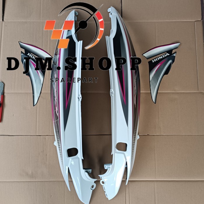 Jual cover body belakang spacy putih plus striping | Shopee Indonesia