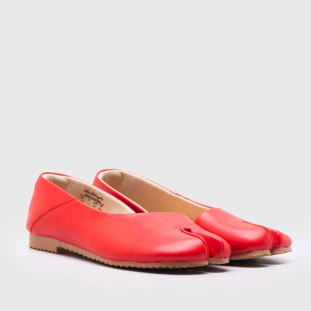 Jual Adorableprojects - Lulula Flat Shoes Red - Sepatu Tabi | Shopee ...