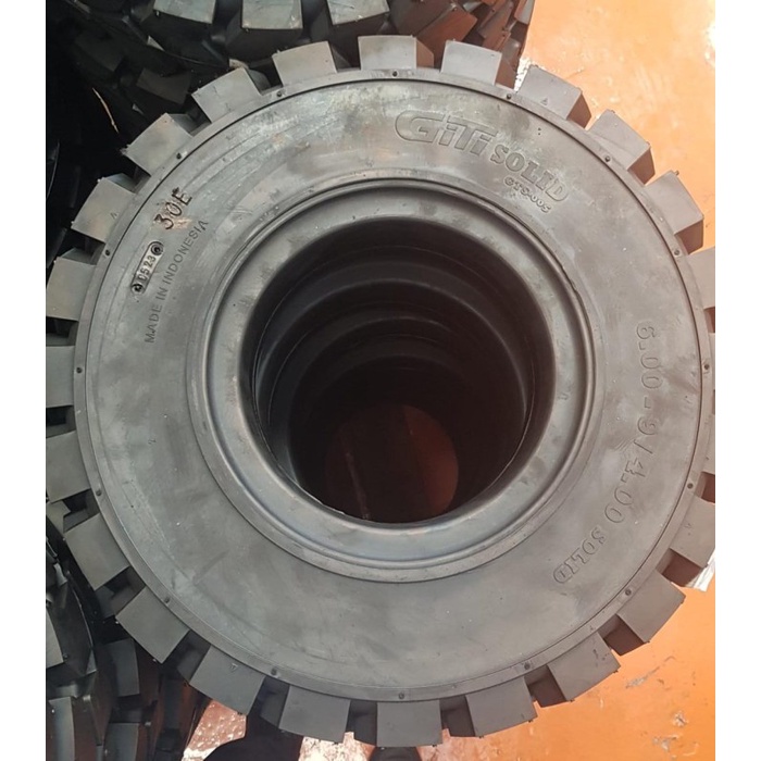 Jual GITI SOLID TIRE Ban Solid/Ban Buta untuk Forklift ukuran 600-9 ...