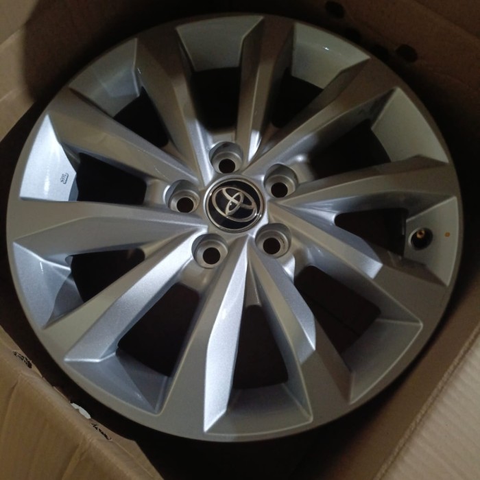 Jual 4 pcs Velg mobil Ori Toyota Innova Zenix Hybrid Type V Bekas Ring ...