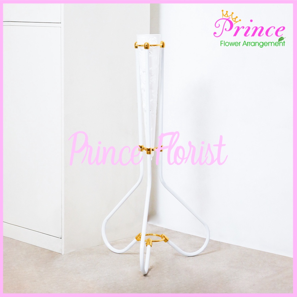 Jual Vas Bunga Segitiga Kaki Besi Import Standing Corong Sudut Ruangan ...