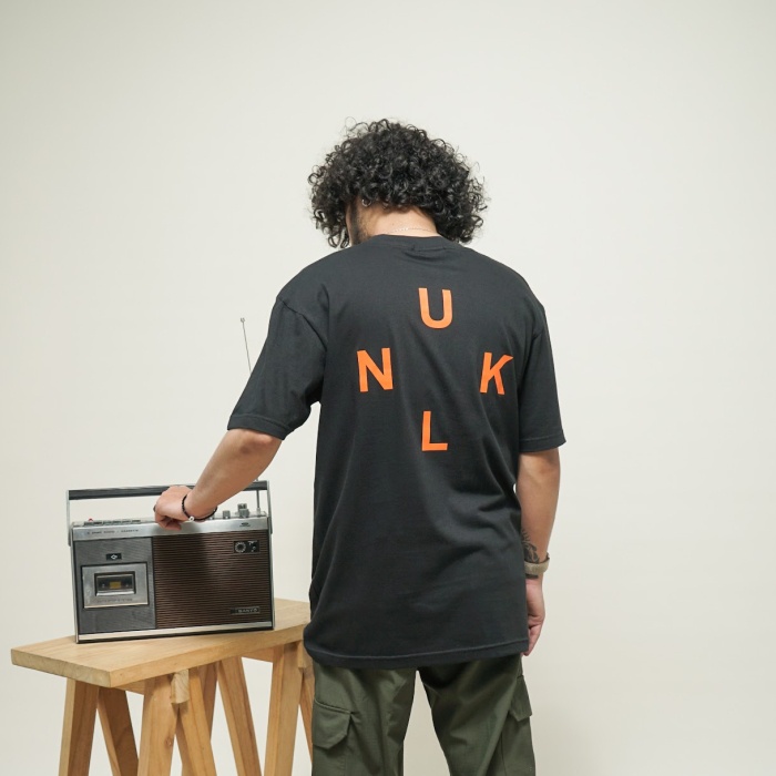 Jual UNKL347 T-Shirt Hitam Bahan Combed Motif Simpel TRRK | Shopee ...
