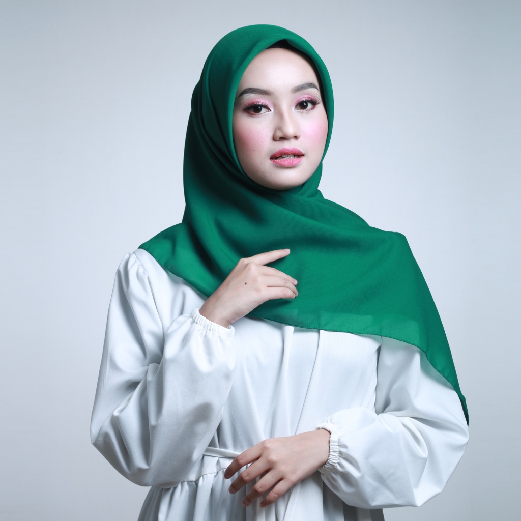 Jual Hijab Bella Square Pollycotton Premium - Jilbab Segiempat Polos Seri Warna Hijau PPP (P3 ...