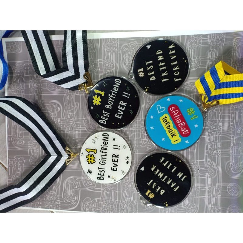 Jual Gift Box Medali Hampers Kado Unik Hadiah Ultah boyfriend Wisuda ...