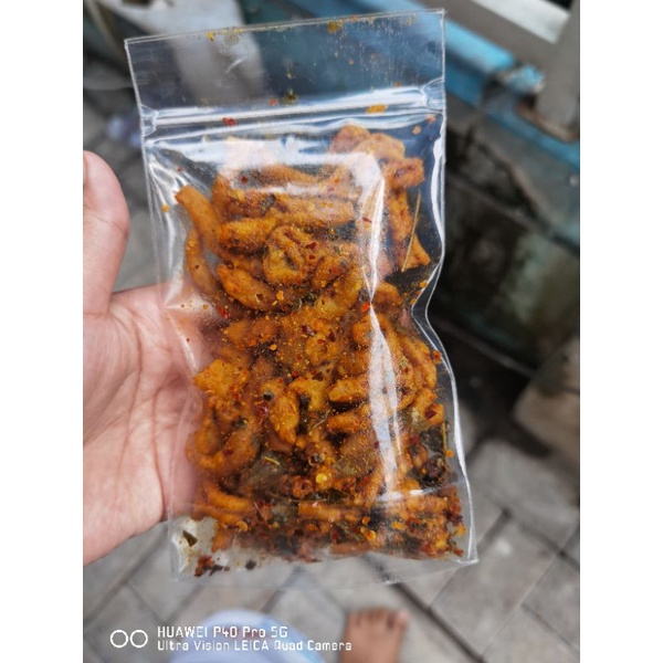 Jual Kripik usus pedas daun jeruk 70gr kripik usus krispi crispy kriuk ...