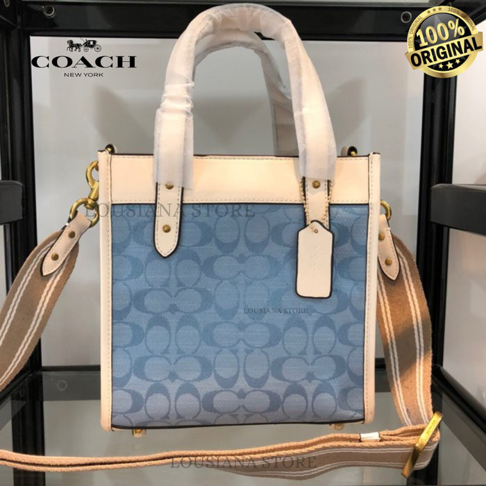 Jual Ċöāĉħ Field Tote 22 In Signature Chambray | Shopee Indonesia