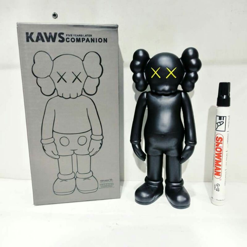 Jual Mainan action figure Kaws five years later companion blacktinggi ...