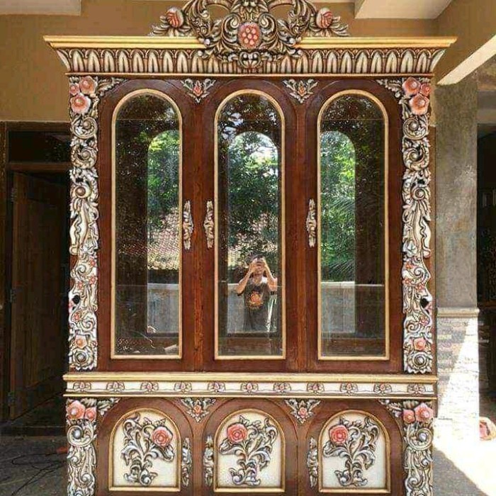 Jual LEMARI KACA FULL UKIR JATI KALIMANTAN KHAS JEPARA KLASIKAN HARGA ...