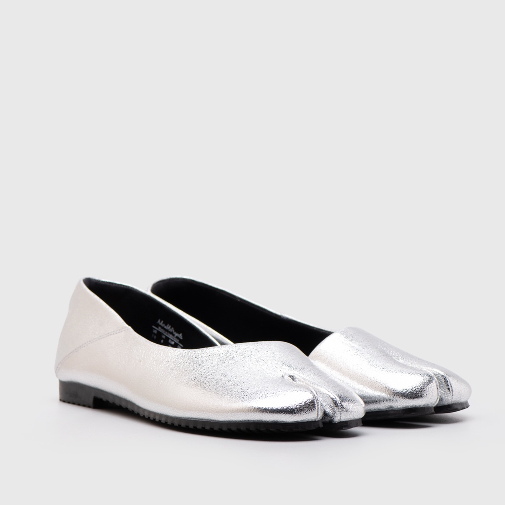 Jual Adorableprojects - Lulula Flat Shoes Silver - Sepatu Tabi | Shopee ...