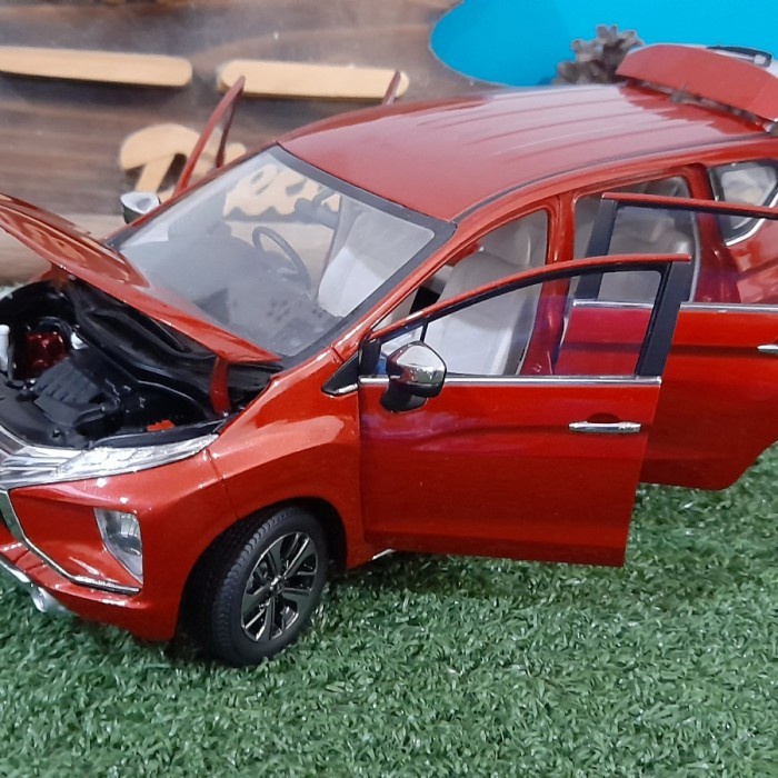 Jual Toy Mitsubishi Xpander Ultimate merah Scala 1:18 Miniature ...