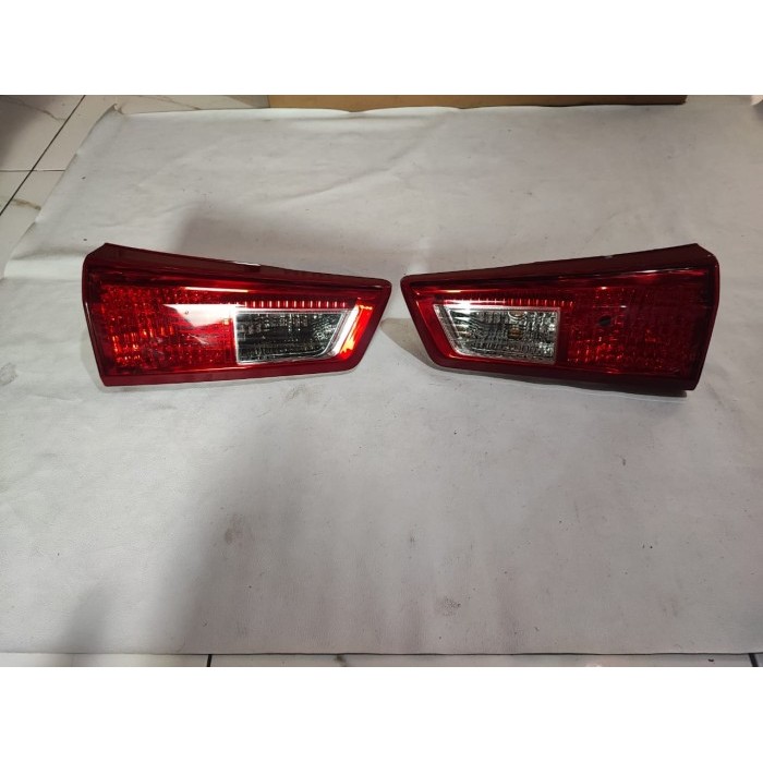 Jual Lampu belakang Reflektor bagasi original Toyota Innova type V type ...