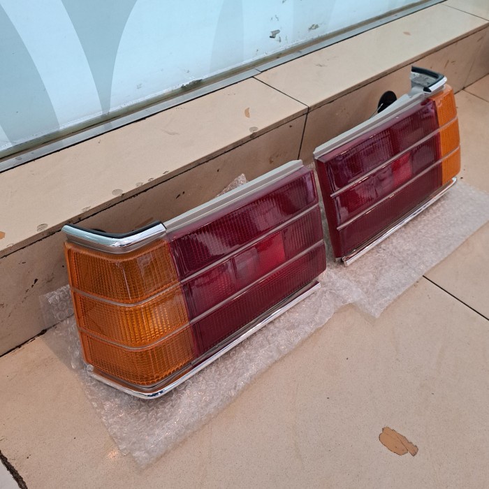 Jual Lampu Belakang Stop Lamp Mitsubishi Lancer SL 82 - KANAN | Shopee ...