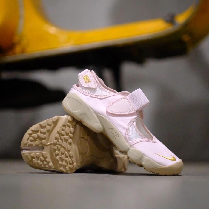 Jual LM - Sepatu Sneakers Wanita Nike Air Rift Breathe Light Soft Pink ...