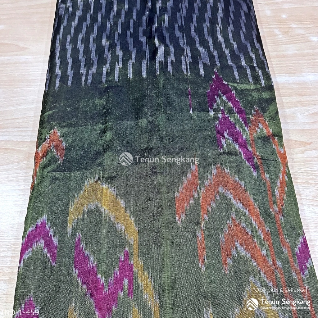 Jual Kain Tenun Ikat Sutra Bugis Makassar Hijau Tua - Tenun Sengkang ...