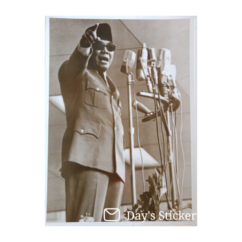 Jual Poster Presiden Soekarno Nunjuk ukuran jumbo 50x70cm hiasn dinding ...